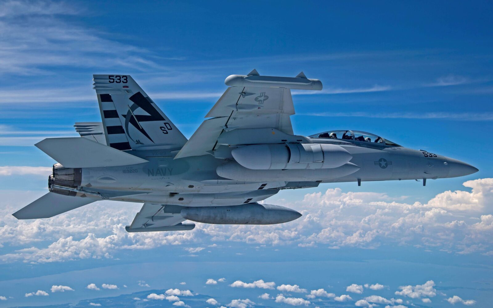 EA-18 Growler completes maiden flight with Next-Gen Jammer pods - AeroTime