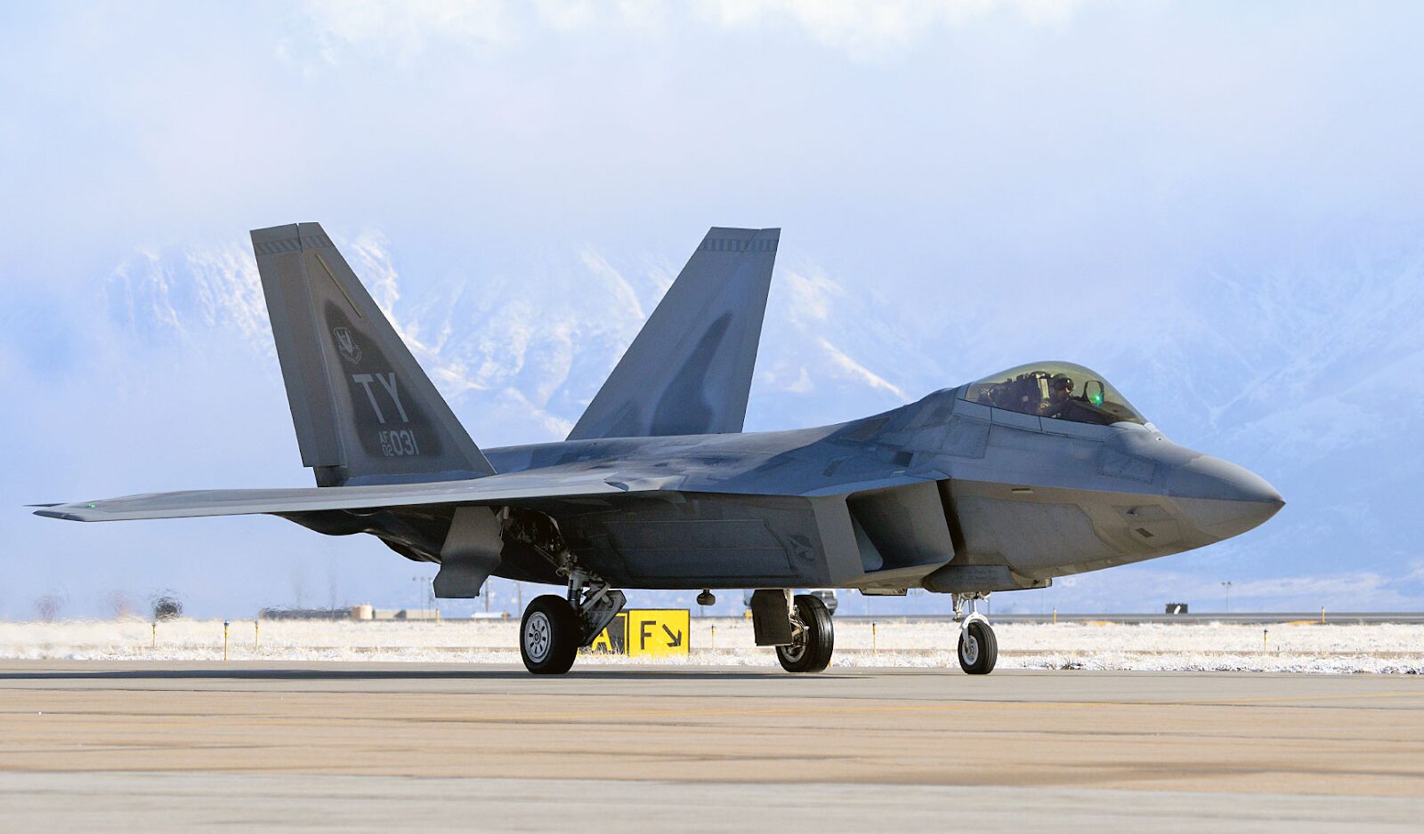 Top 10 best fighter jets in the world in 2025