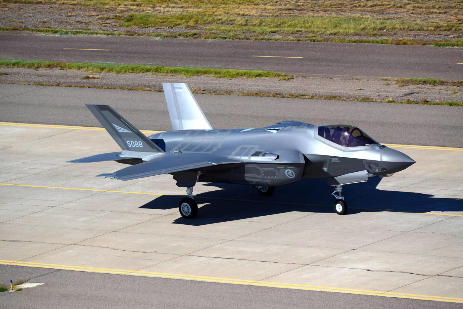 The top 10 most popular fighter jets 2025