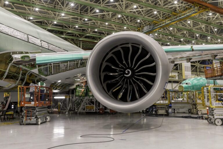 Who are the world’s largest aircraft engine manufacturers?