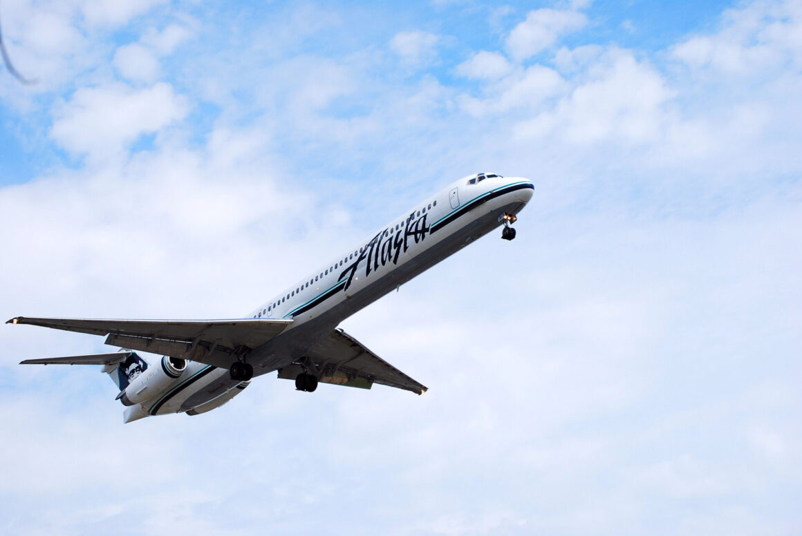 What caused Alaska Airlines Flight 261 to crash?