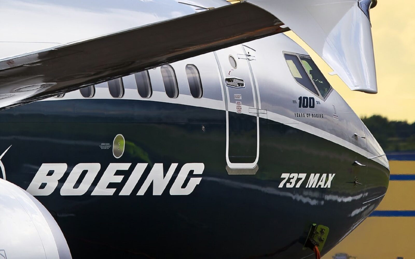 Boeing unveils 737-8 order from previously unnamed customer