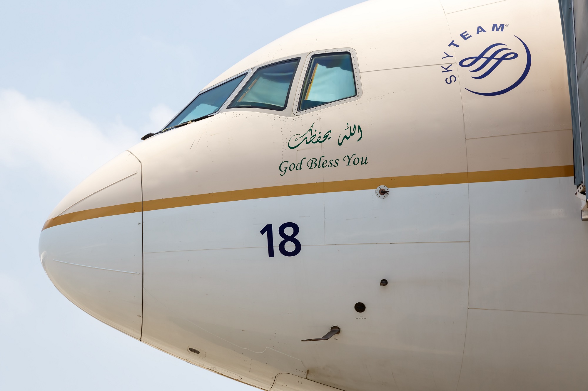 Saudia moves three Boeing 777s from Jeddah to Riyadh by road