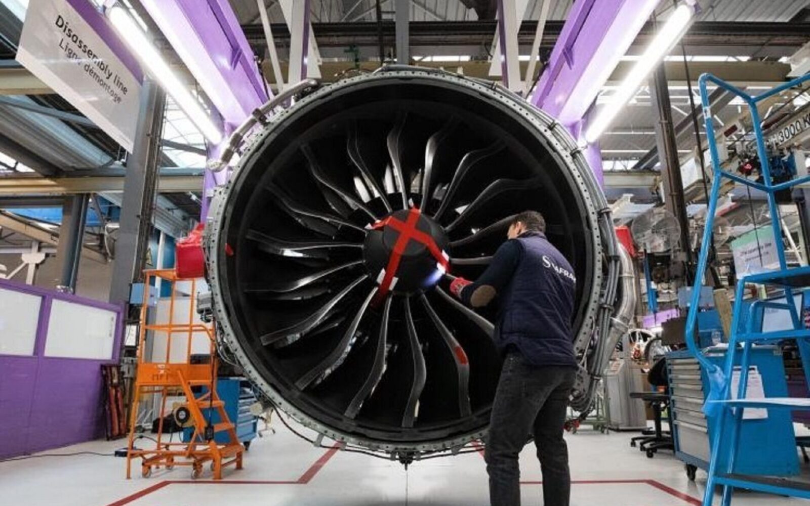 Safran to invest $1 billion in LEAP MRO network
