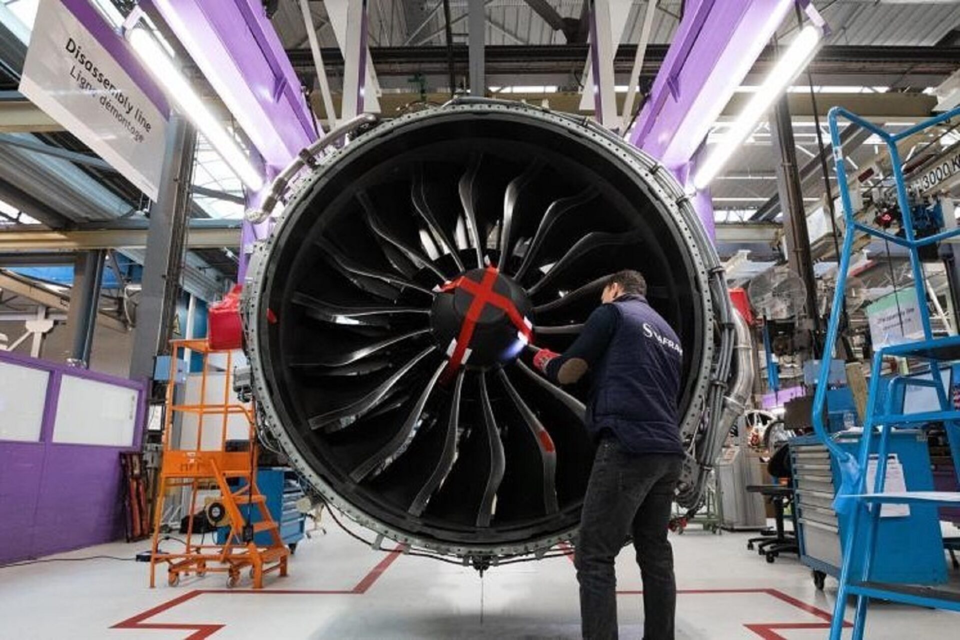 Safran to invest $1 billion in LEAP MRO network