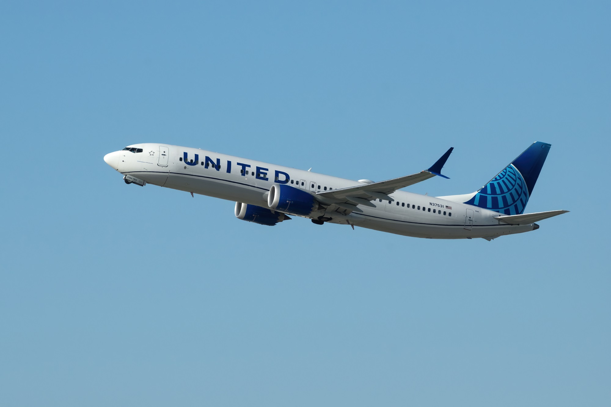 United signs lease deal for 3 Boeing 737 MAX 9, 1 787-9