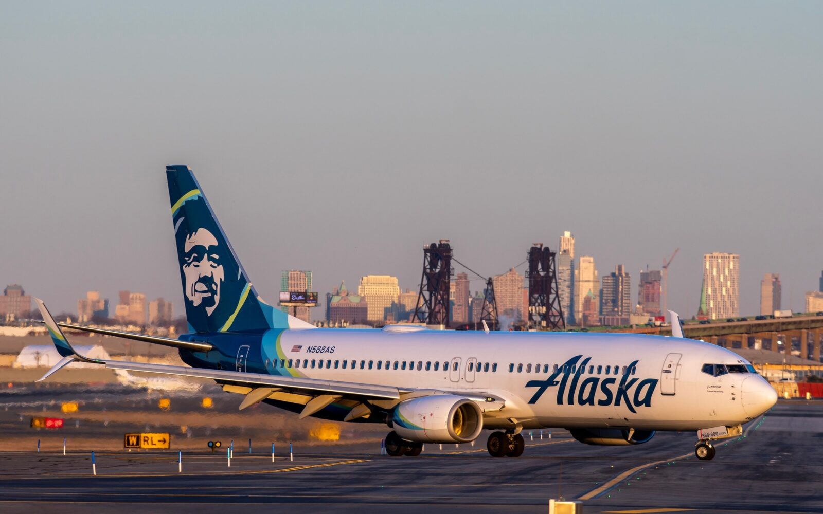 Alaska Airlines launches software for flight scheduling