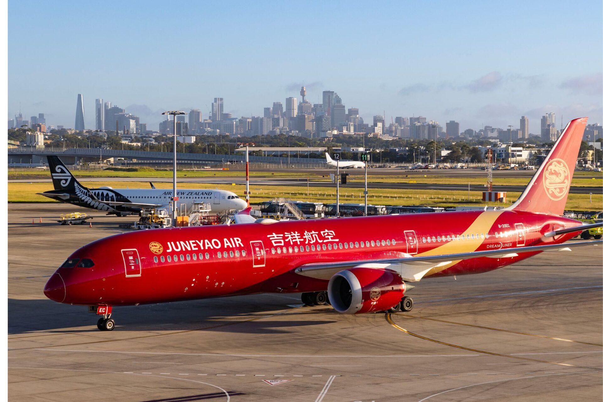 Touchdown: Juneyao Air inaugural flight from Shanghai arrives at SYD ...