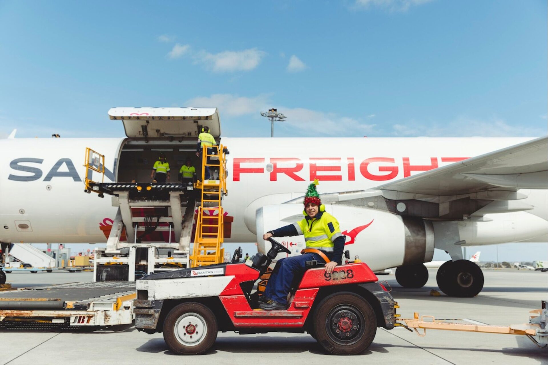 Qantas Freight unveils A321 freighter in Christmas livery - AeroTime