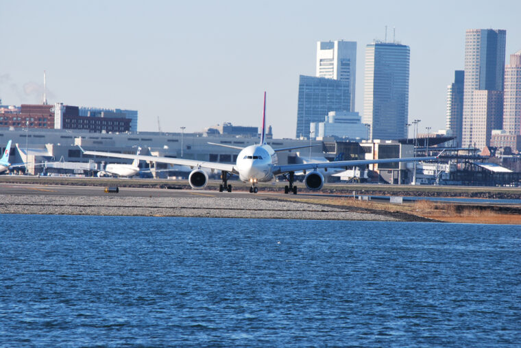 The 25 international airports located closest to city centers