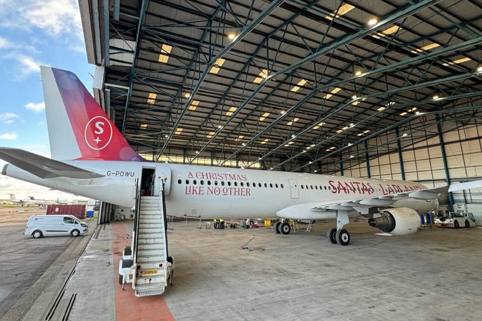 Ten Xmas-themed aircraft liveries and designs since 1994