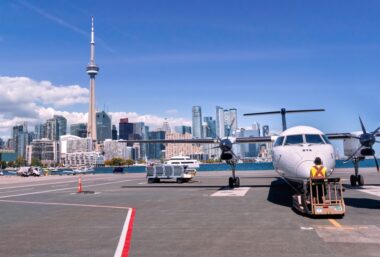 The 25 international airports located closest to city centers