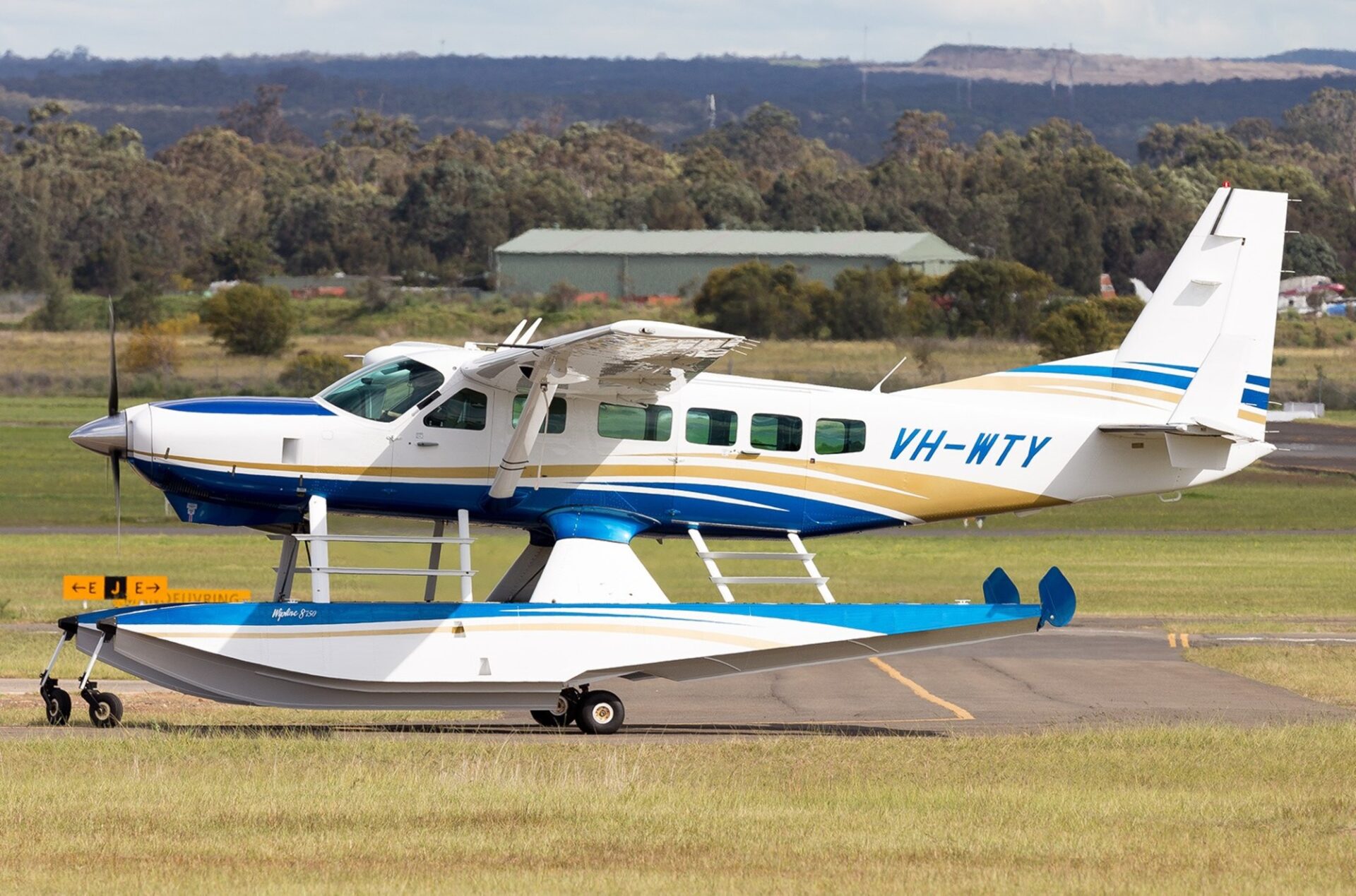 Private seaplane crashes into water near Perth