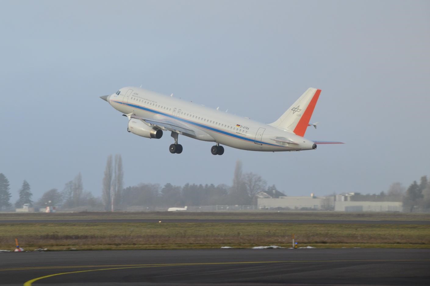 Airbus fits A320 with Eurofighter nose to test new radar