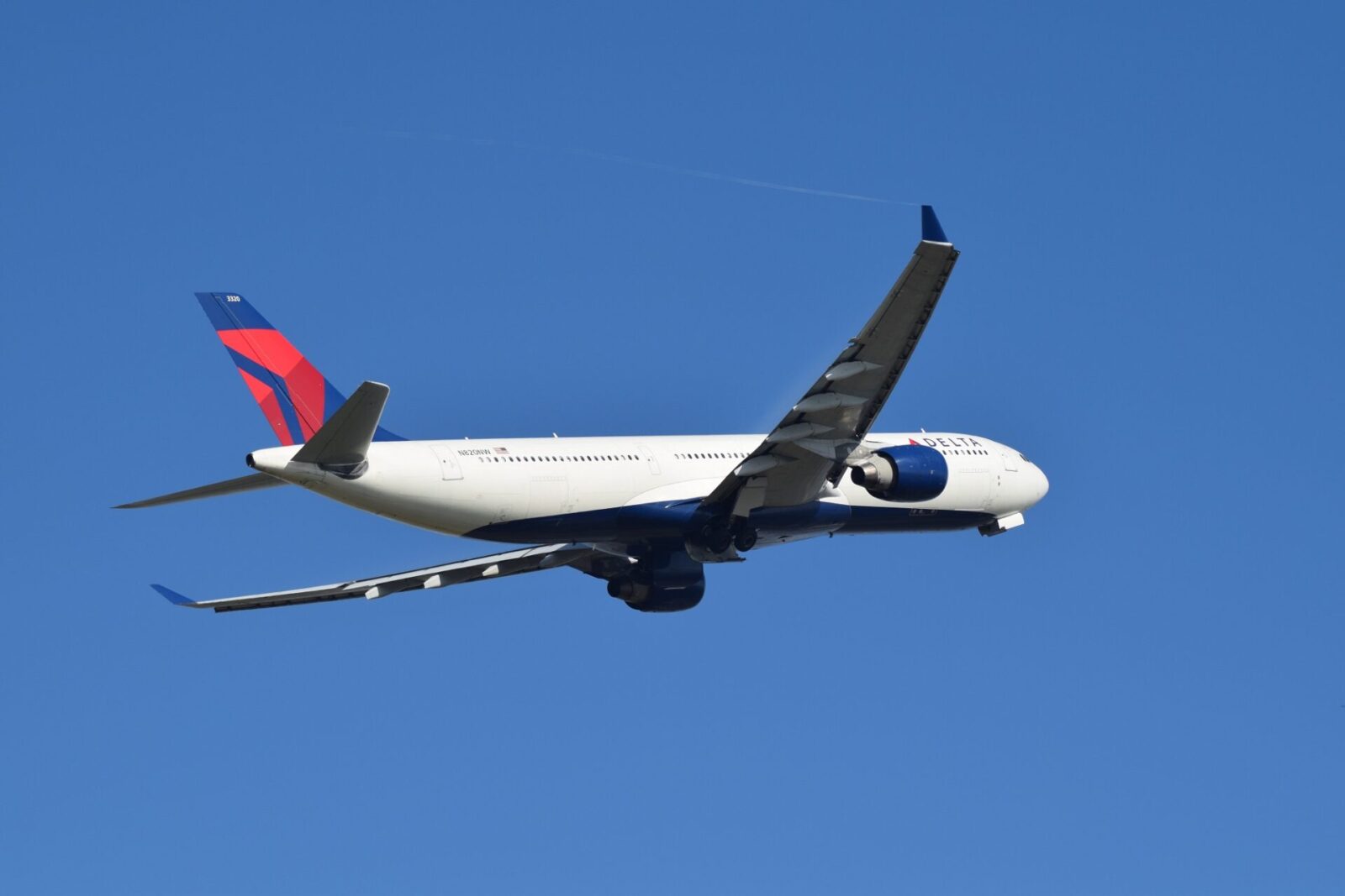 Two Delta flights disrupted by fumes onboard on the same day