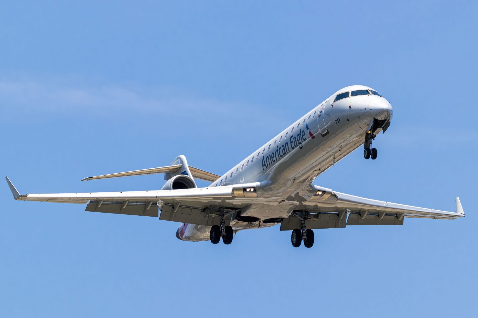 Airlines react to American Eagle plane crash in Washington