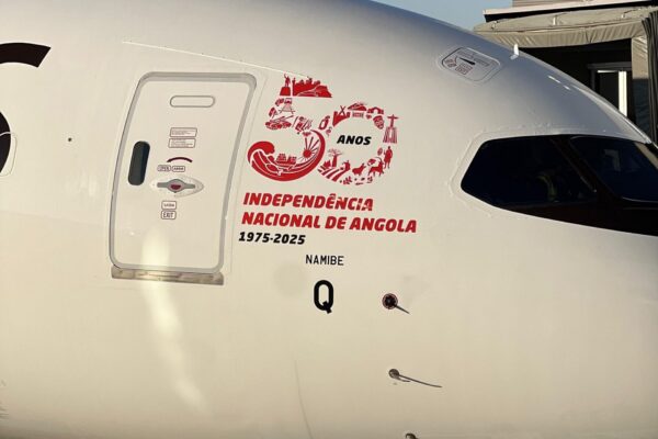 TAAG Angola welcomes first 787-9 complete with unusual logo