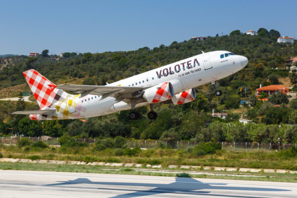 Volotea to close Athens base, to develop current codeshare deal with ...