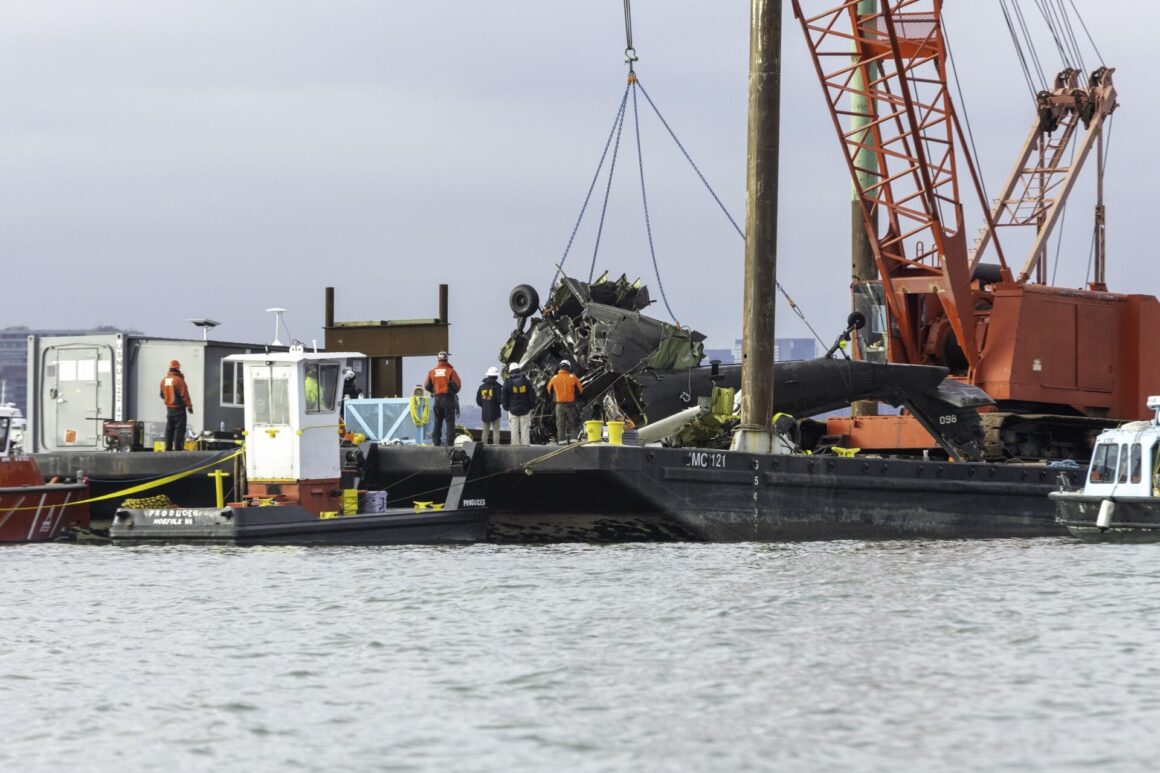 US admits part in deadly Black Hawk-American Eagle crash