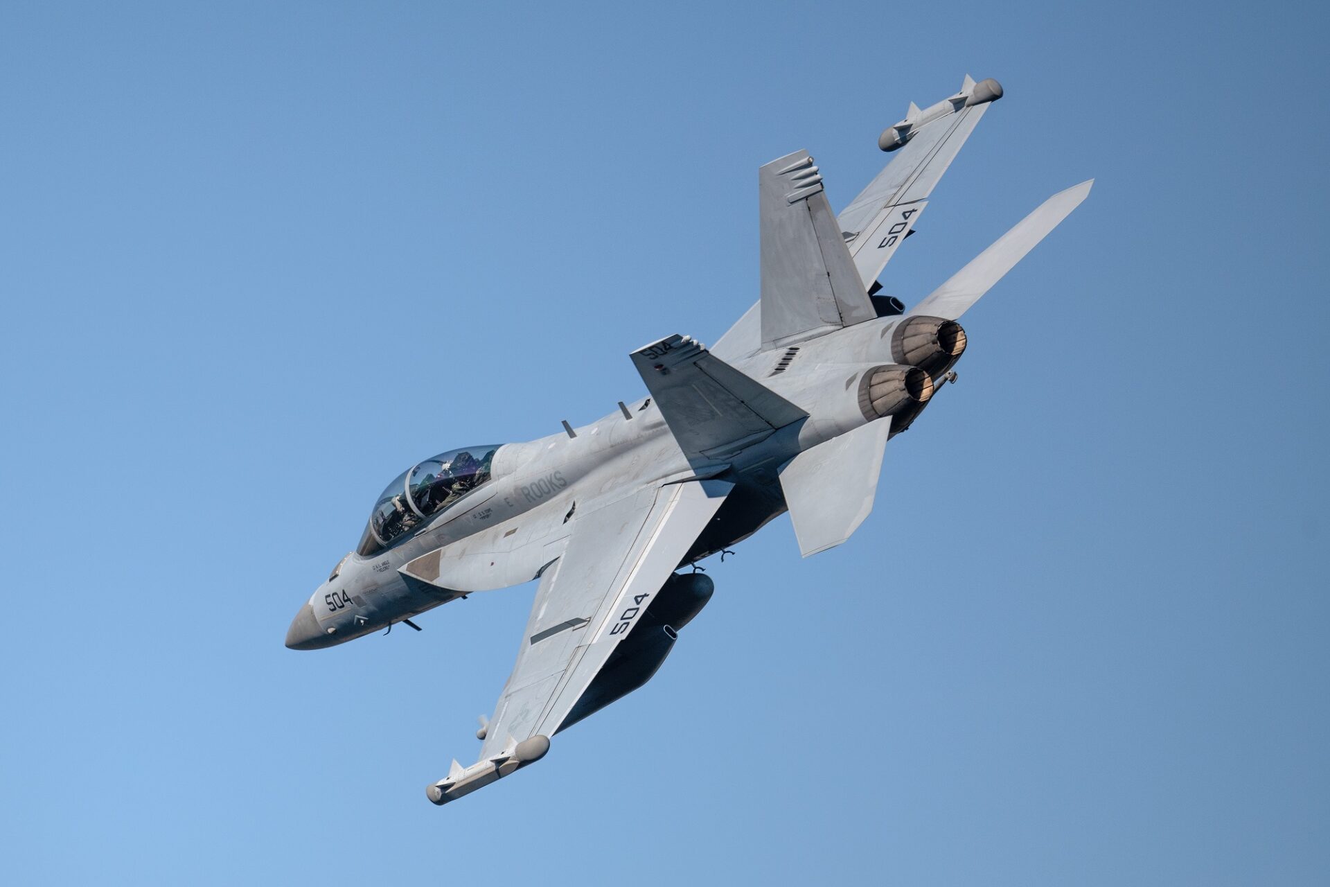 US Navy pilots escape as jet slams into San Diego Bay: video