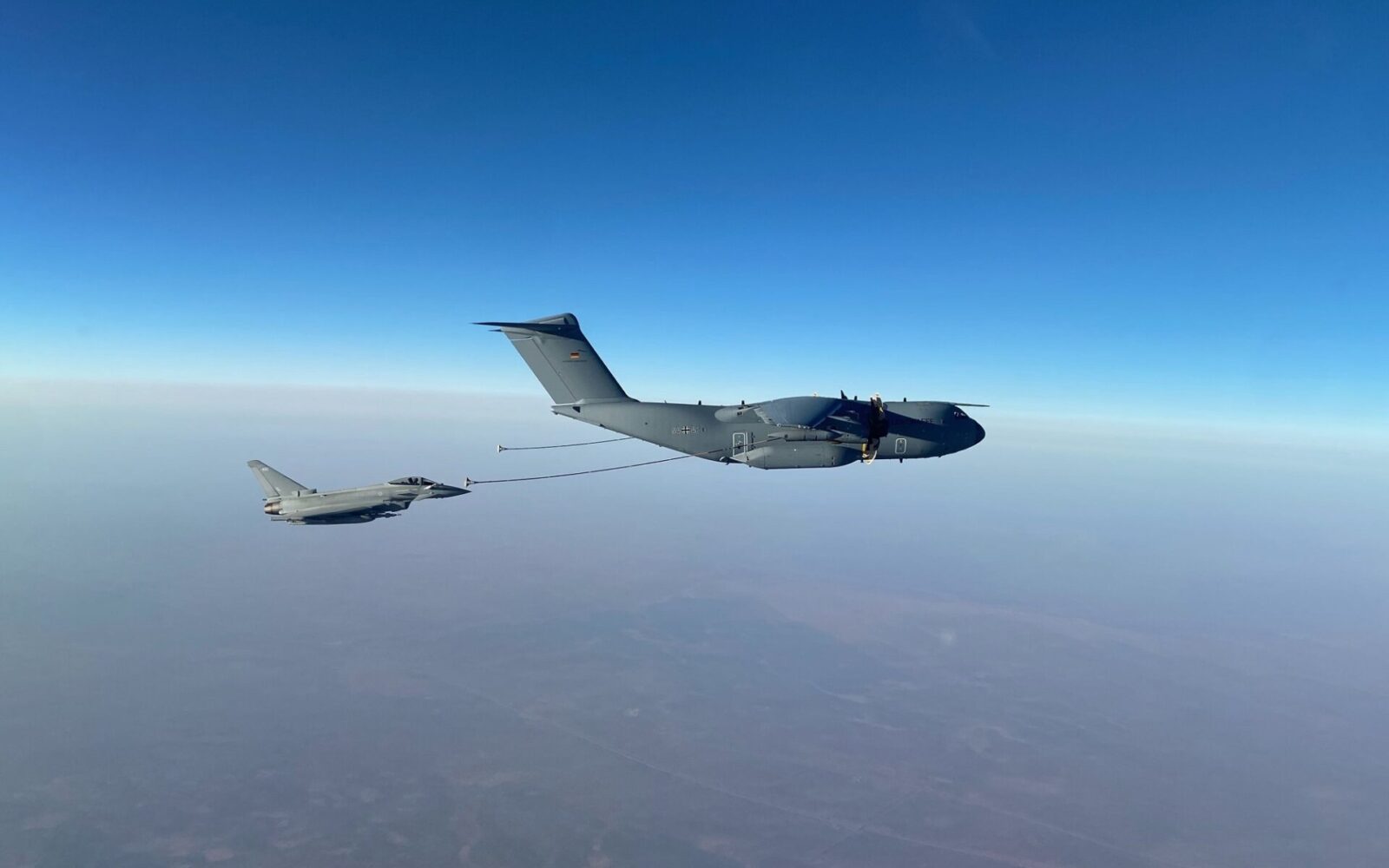 German A400M refuels RAF Typhoon in flight for first time