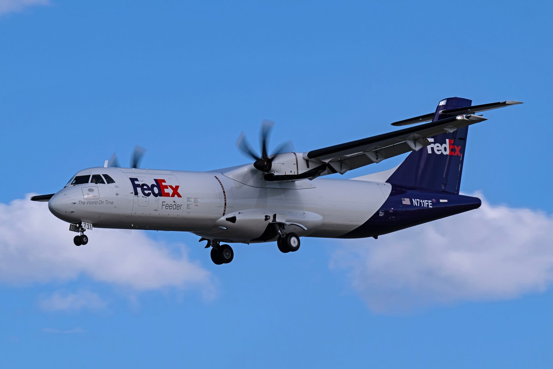 FedEx orders 10 ATR 72-600F regional aircraft