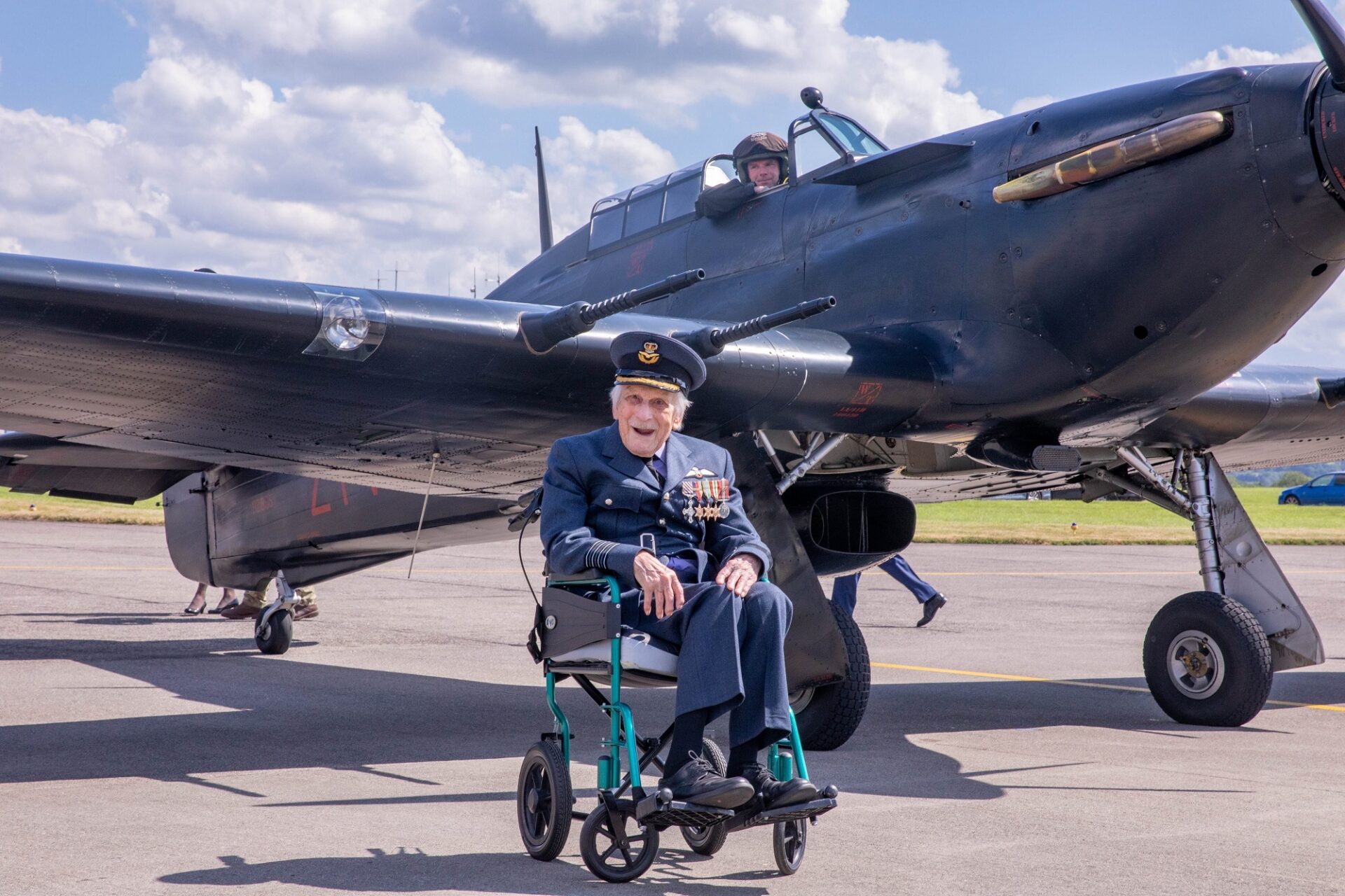 Royals lead tributes after last Battle of Britain pilot dies
