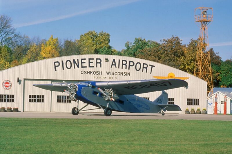 Air enthusiasts to have the chance to fly on a vintage Ford Tri-Motor ...