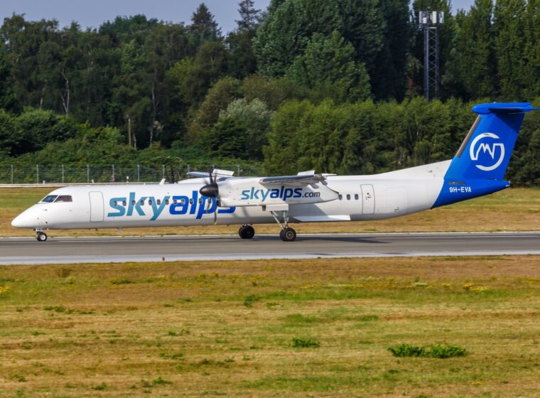 Dash 8 Q400 - AeroTime