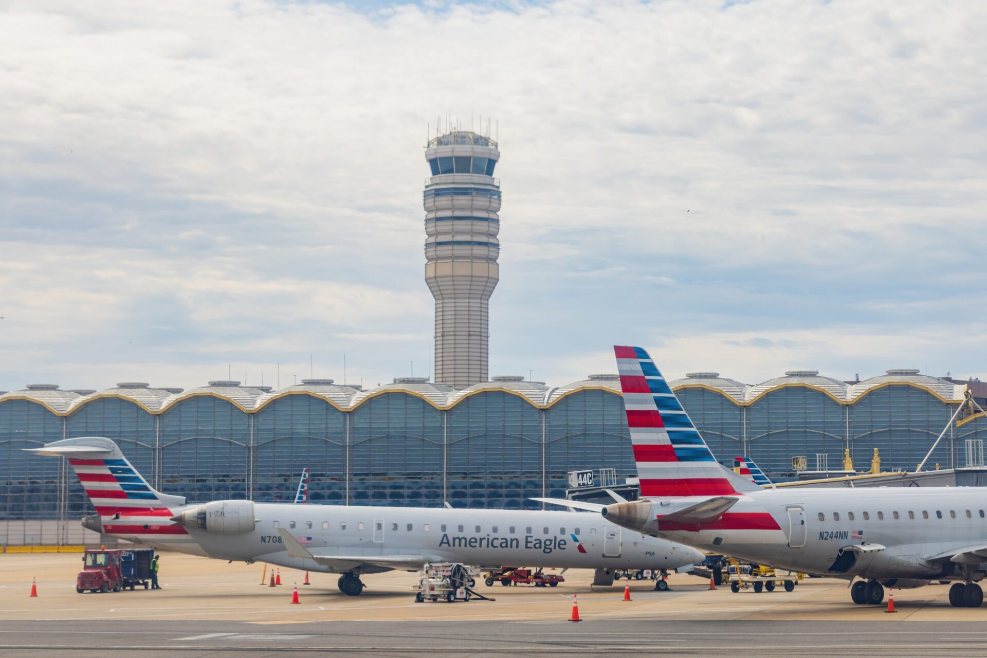 FAA investigates false midair collision alerts near DCA