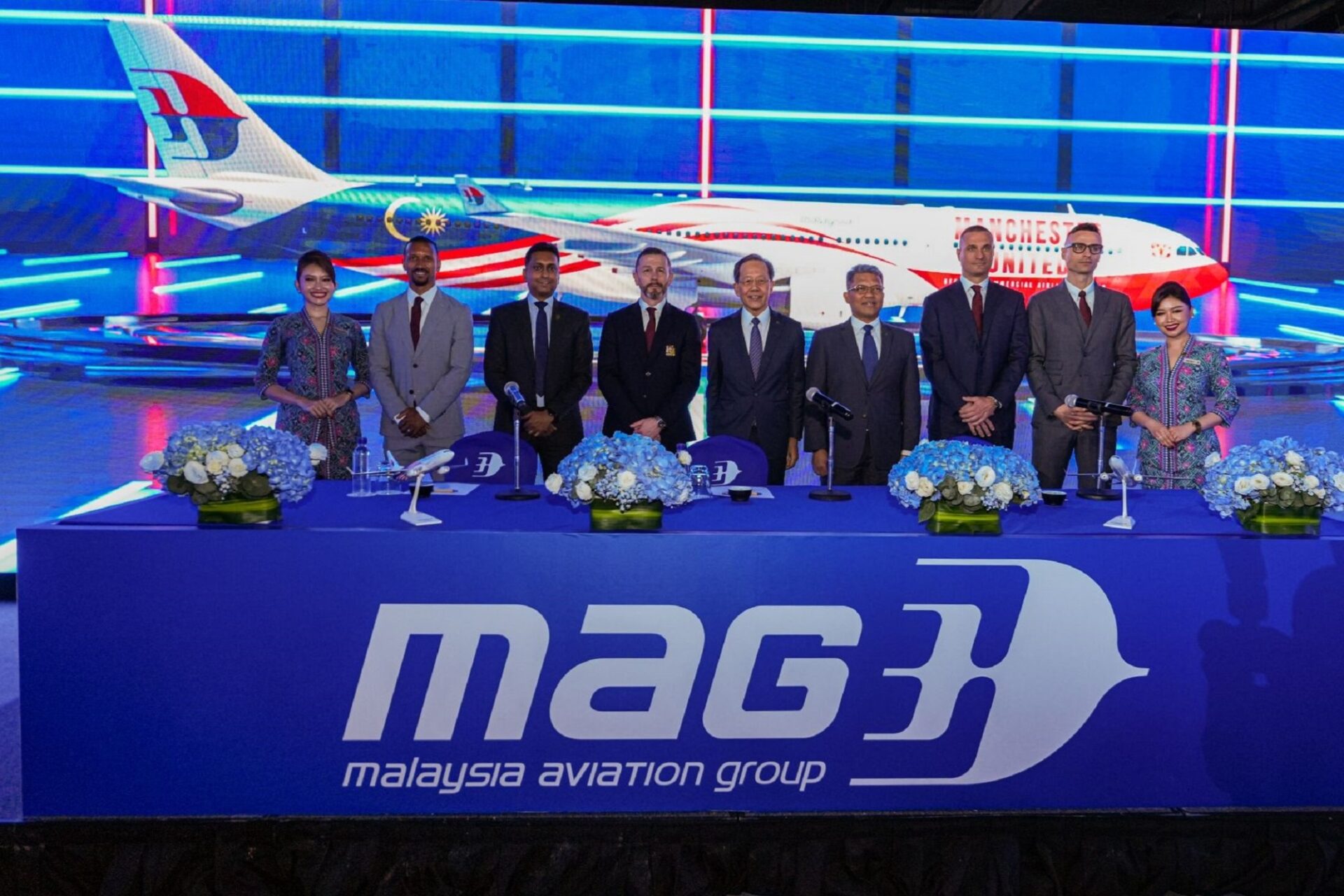 Malaysia Airlines unveils Manchester Utd A330neo livery
