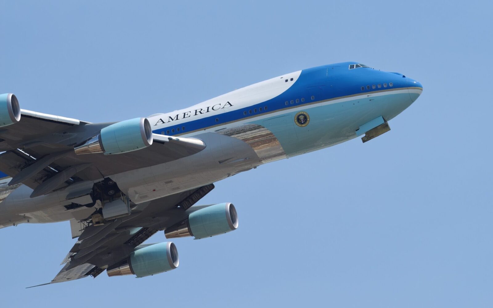 Tempers fray as Spirit jet told to divert from Air Force One