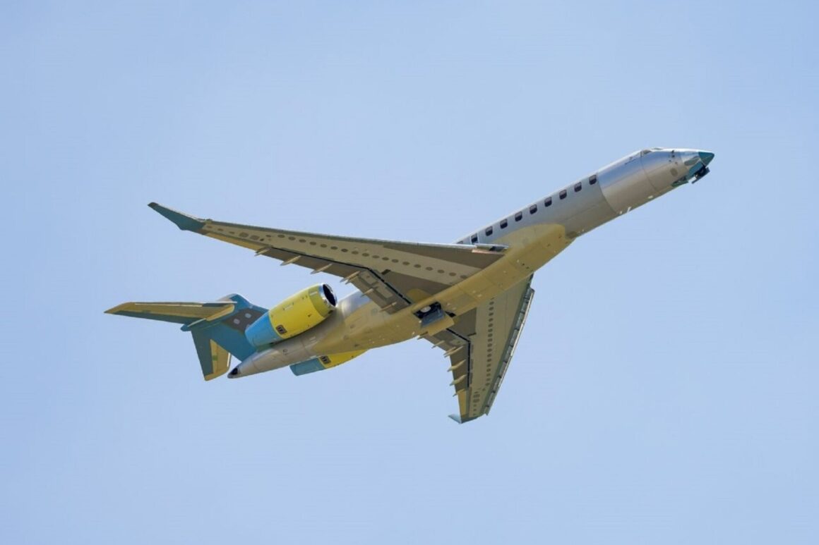 Bombardier handovers Vista’s first upgraded Global 8000