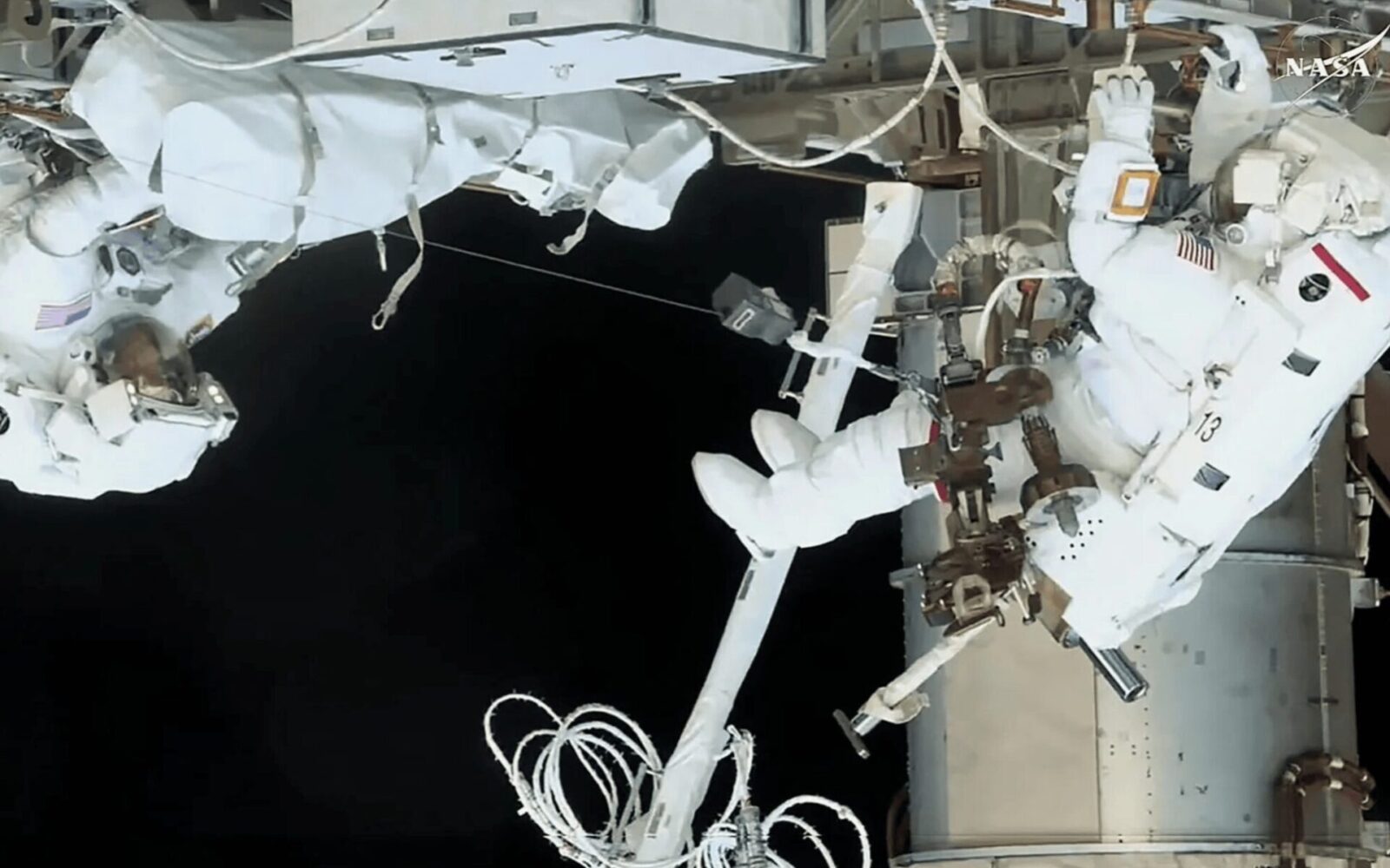 Video captures historic 5th all-female spacewalk on ISS