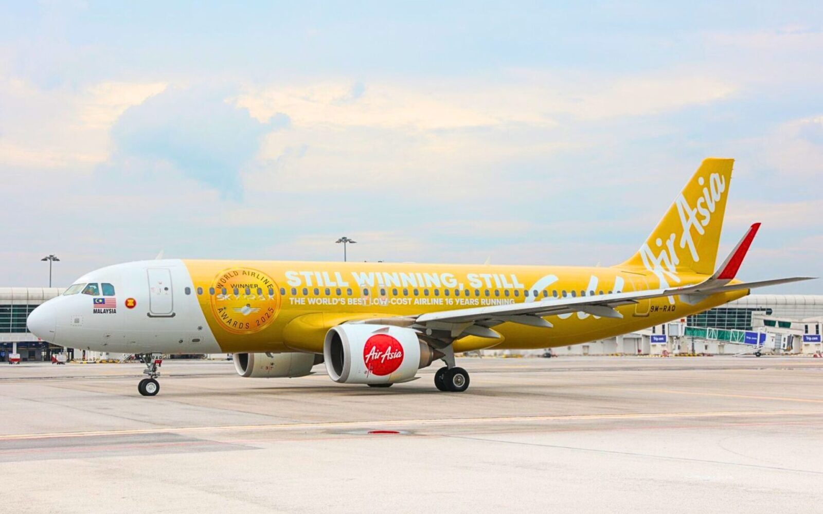 AirAsia unveils striking gold livery after 16th Skytrax win - AeroTime