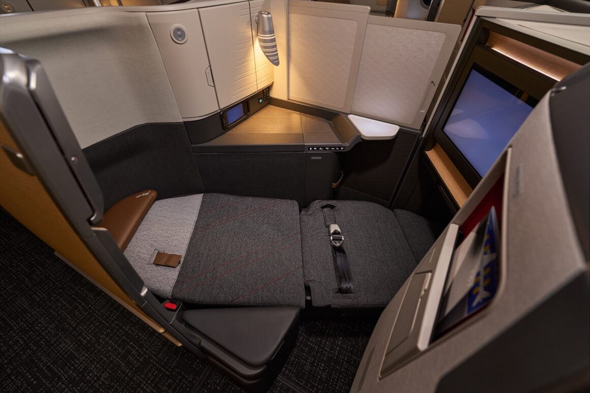 American Airlines debuts new B787-9 Flagship Suites - AeroTime