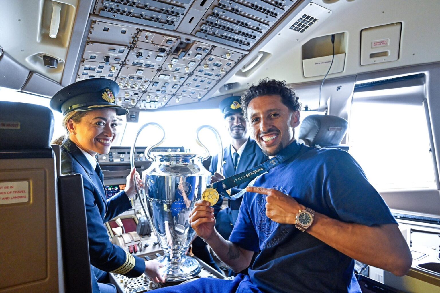 Qatar Airways flies PSG home on a special liveried B777