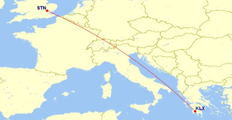 Ryanair 737 MAX sustains damage after taxiing into fence