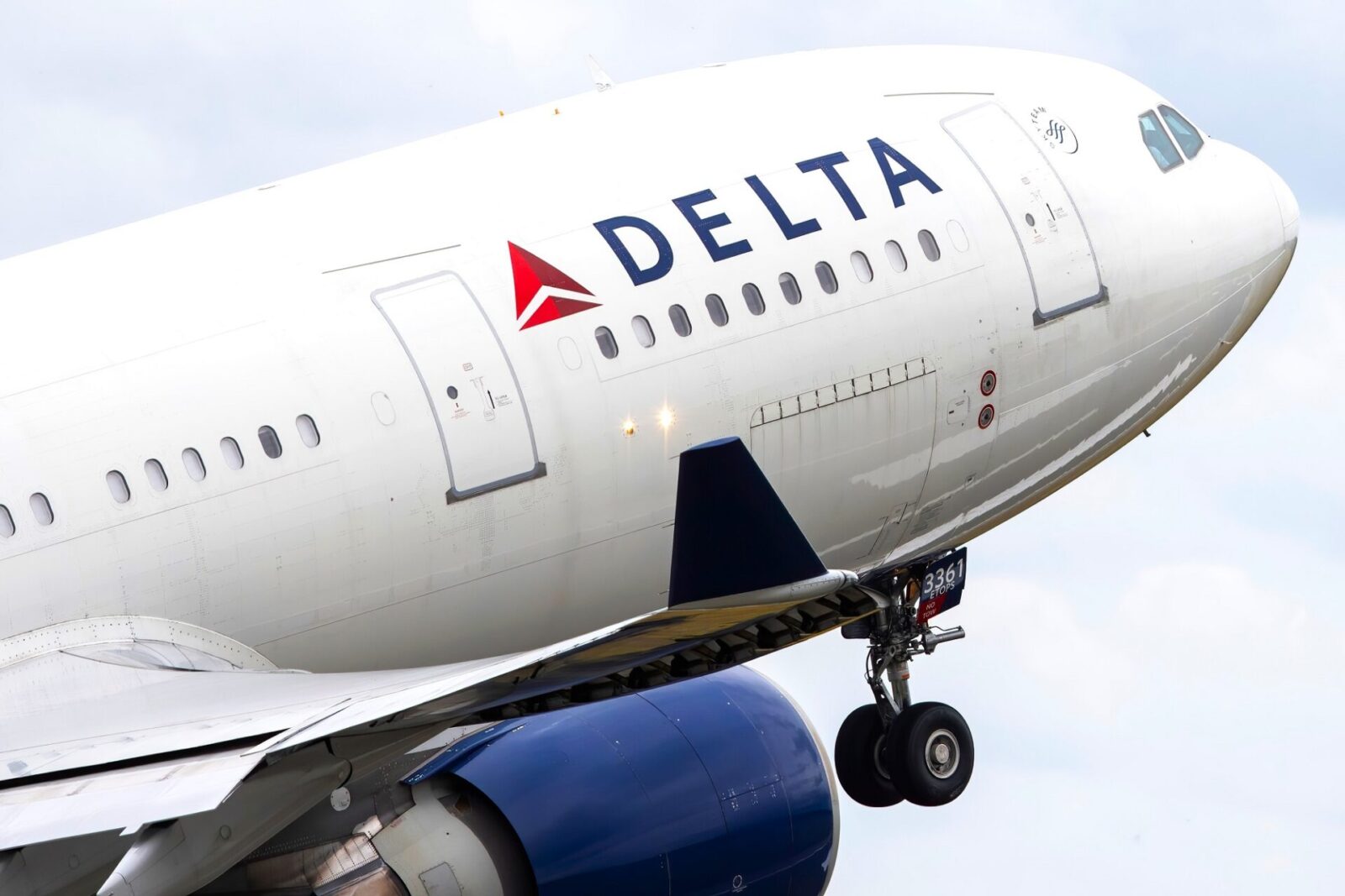 The top 10 largest airlines, commercial plane manufacturers