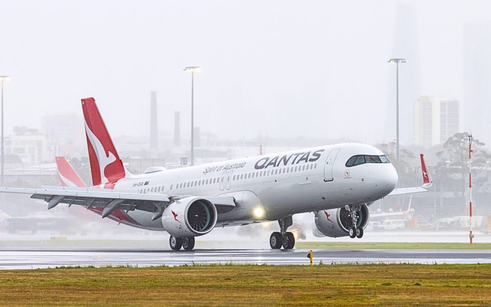 Touchdown! Qantas' 1st A321XLR arrives in Sydney - AeroTime
