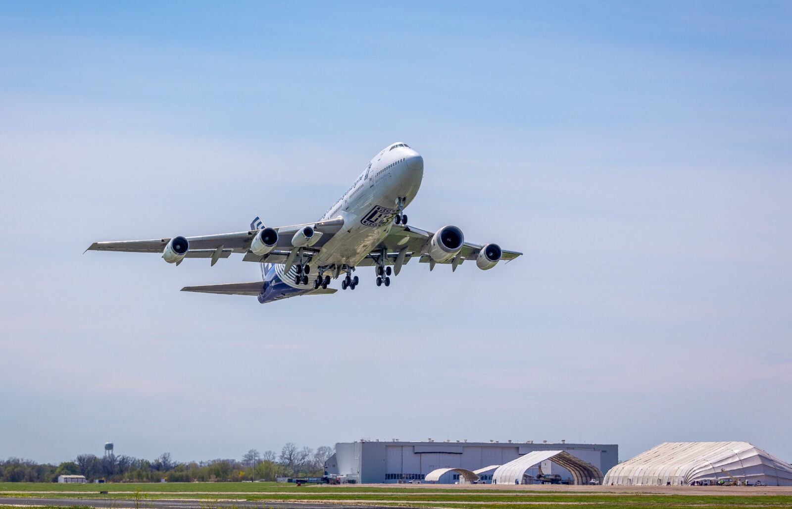 Hefty Bee: the B747 flying test bank retired by Rolls-Royce - AeroTime