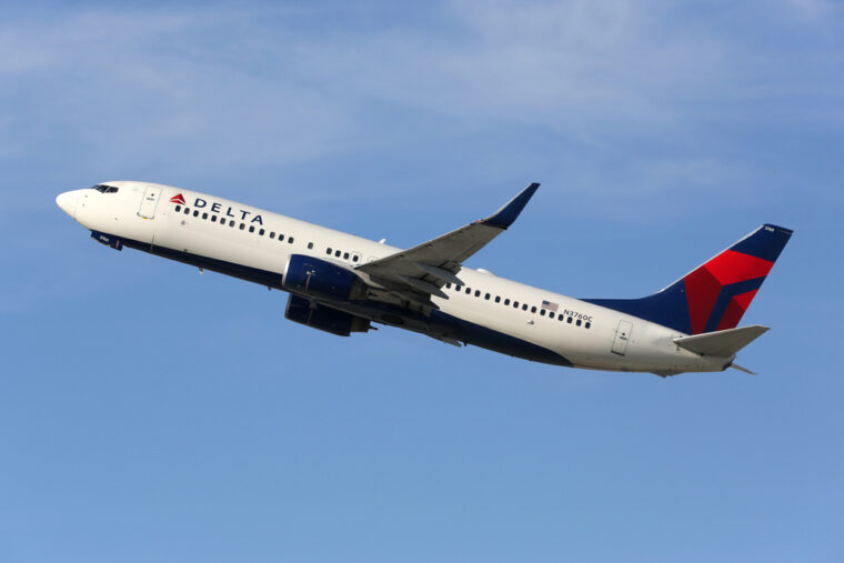 Delta Boeing 737 sees wing flap detach on approach to Austin Airport ...