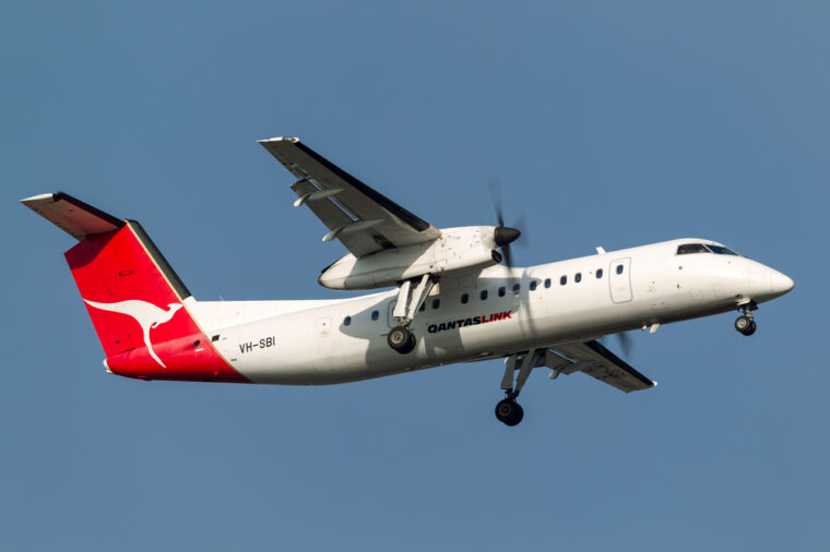 QantasLink says goodbye to its Dash 8 Q300 turboprop fleet after 25 ...