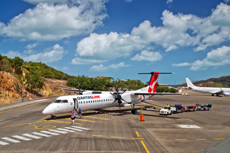 QantasLink says goodbye to its Dash 8 Q300 turboprop fleet after 25 ...