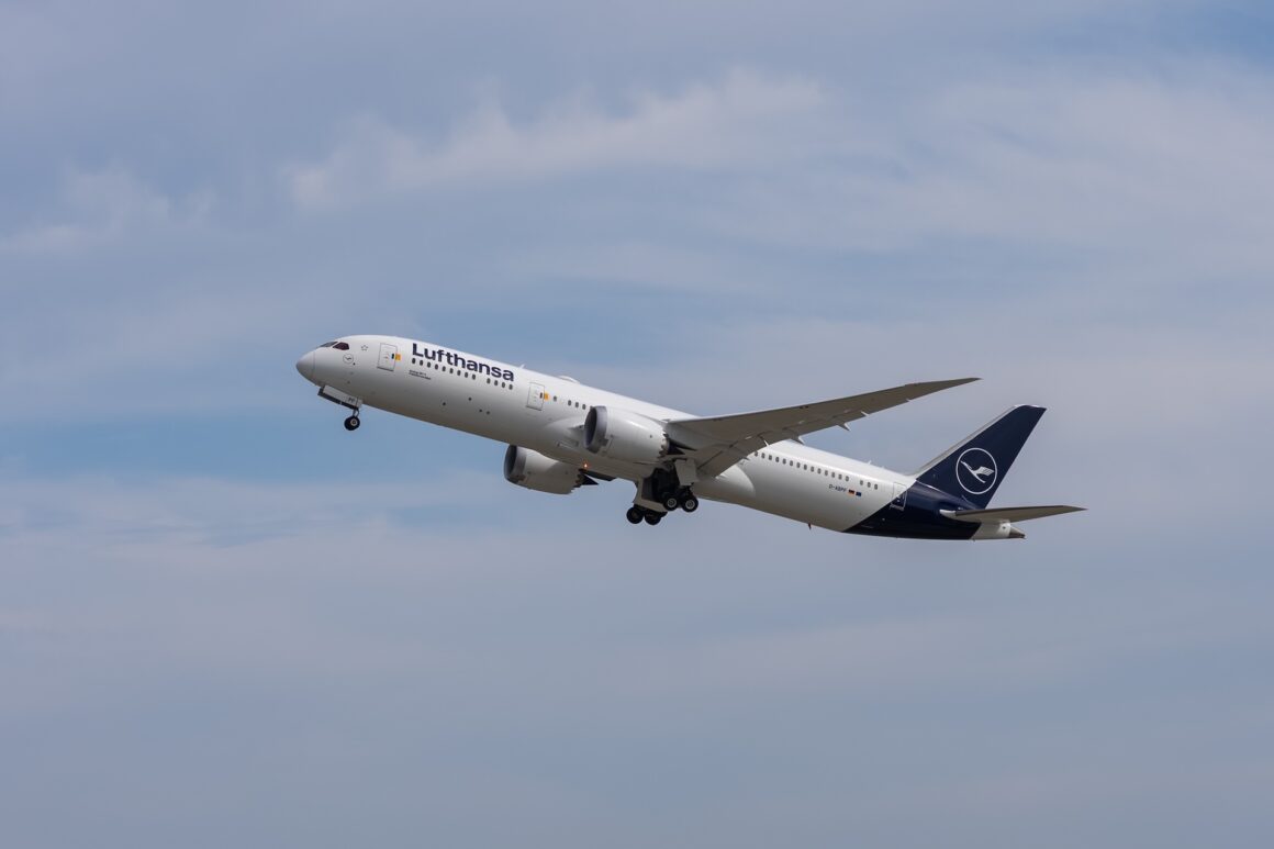 First Allegris-fitted Lufthansa B787 arrives in Frankfurt - AeroTime