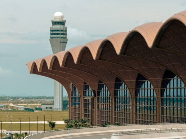 Heathrow unveils runway plans after billionaire’s rival bid