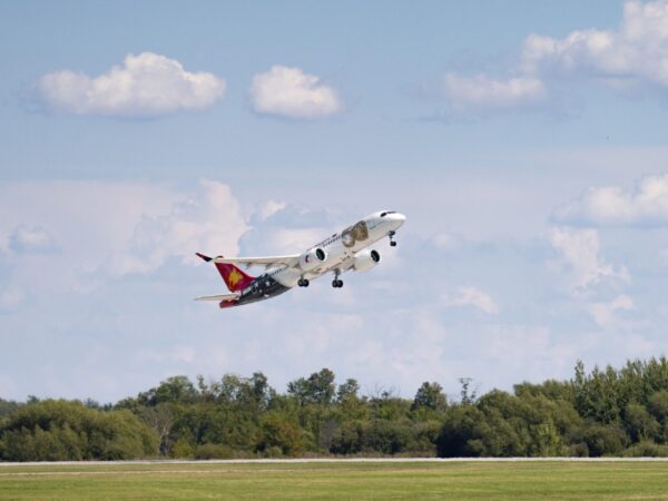 BETA lands passenger-carrying electric aircraft at JFK