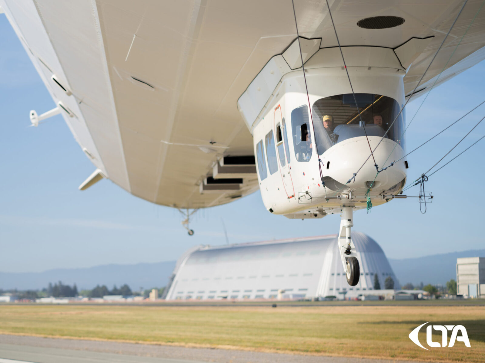 Pictures of LTA Research airship over the golden Gate bridge - AeroTime