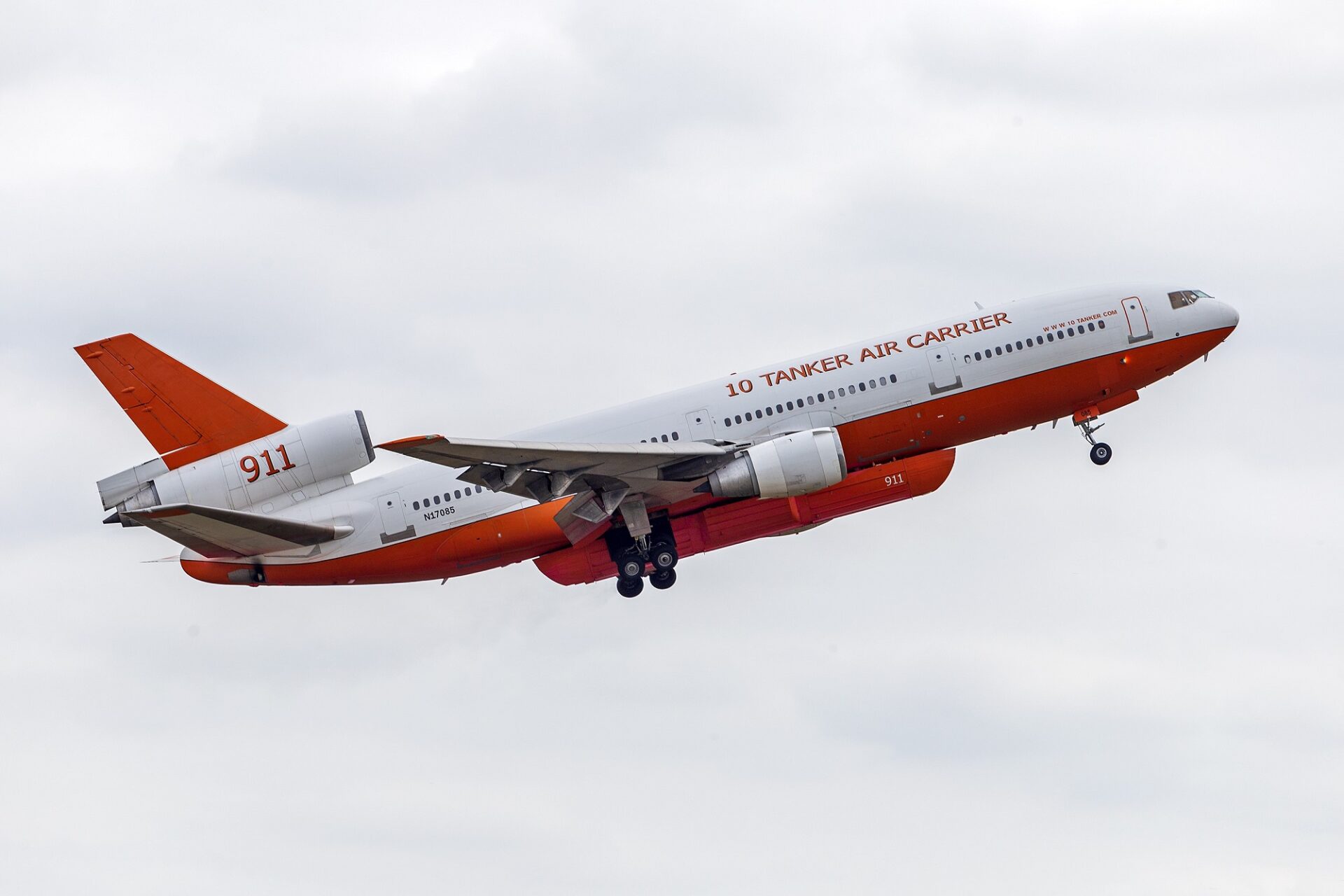 FAA grounds MD-10s and DC-10s in wake of UPS MD-11 crash