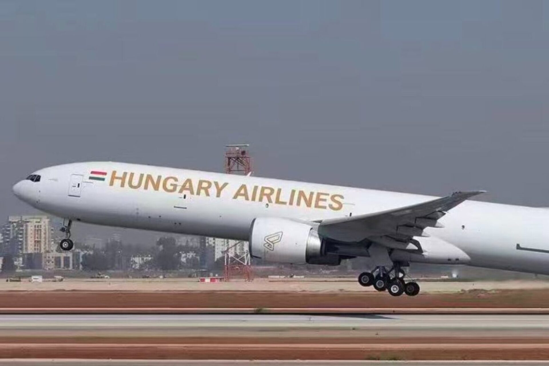 AerCap hands over first 777-300ERSF to Fly Meta